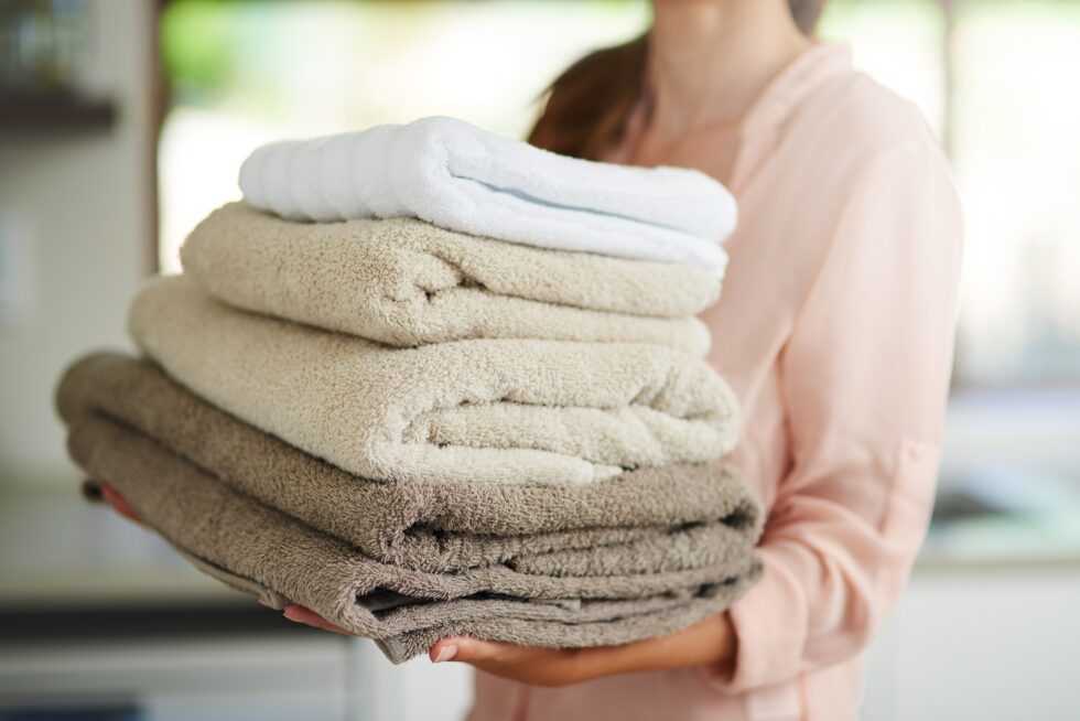 The Advantages of Using a Professional Laundry Service for Large ...